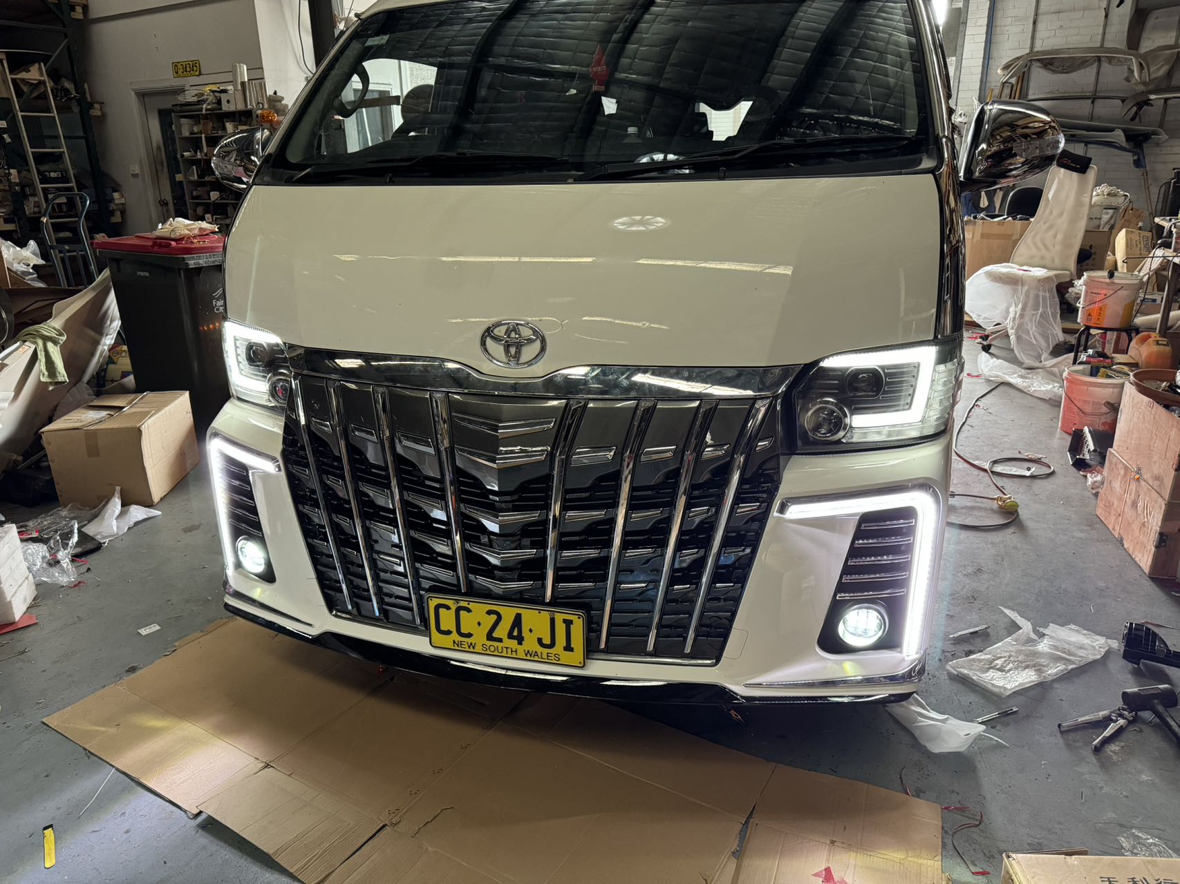 CARMATE Toyota Hiace 2005-2010 "AL Style" Front Bar - bodykits aero ...